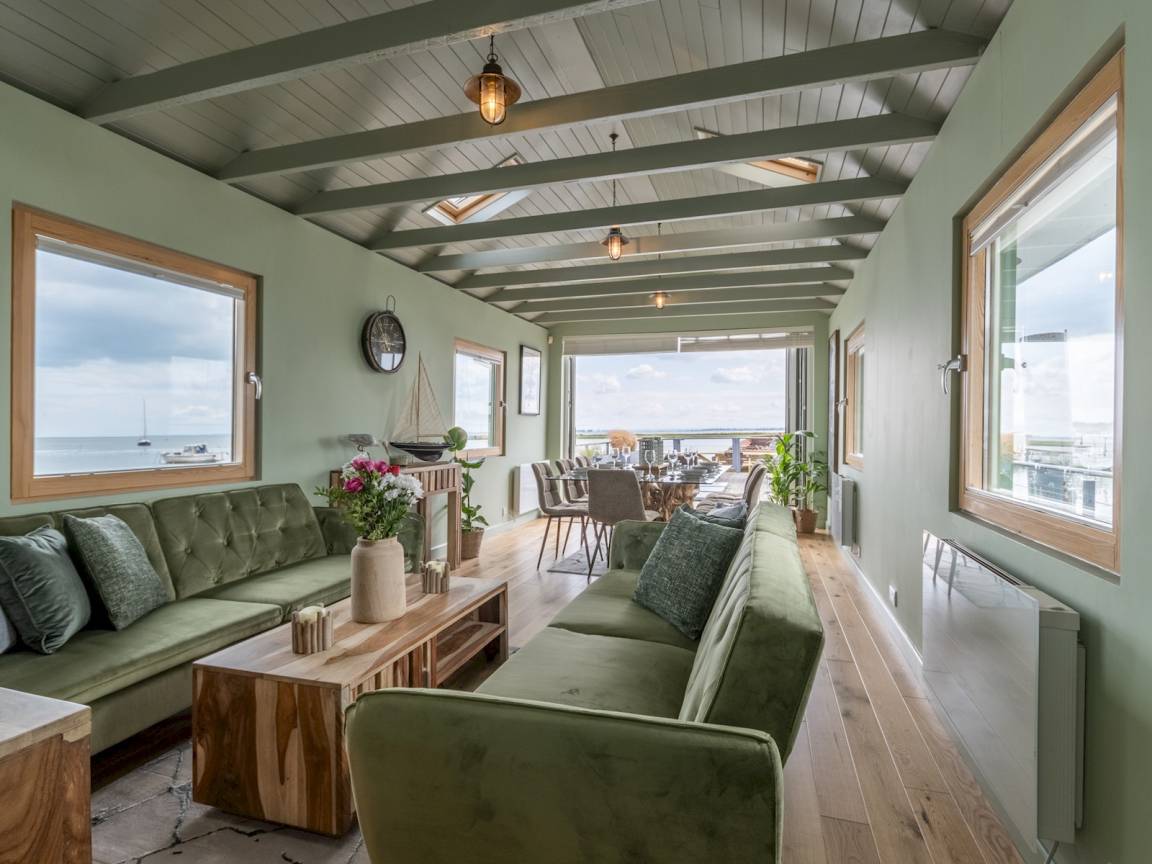 111 M² House ∙ 2 Bedrooms ∙ 8 Guests - Southend-on-Sea