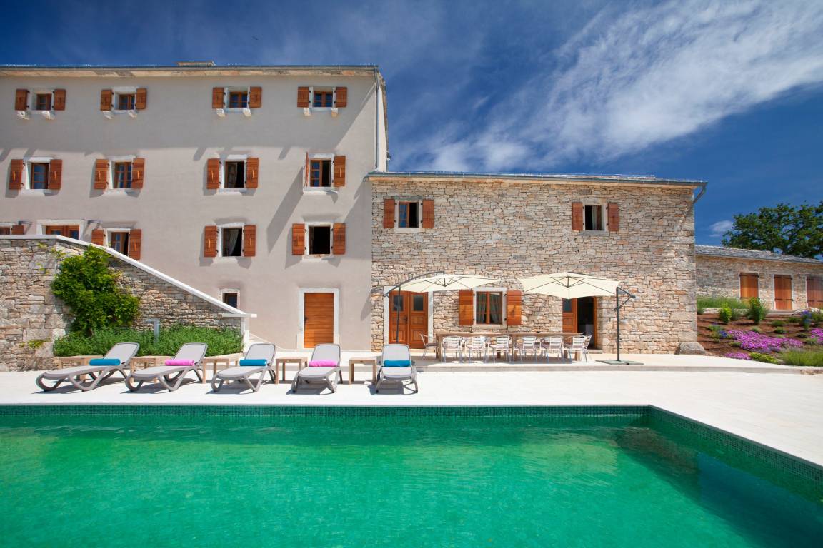 Appartamento Vacanza ∙ 7 Camere Da Letto ∙ 19 Ospiti - Montona