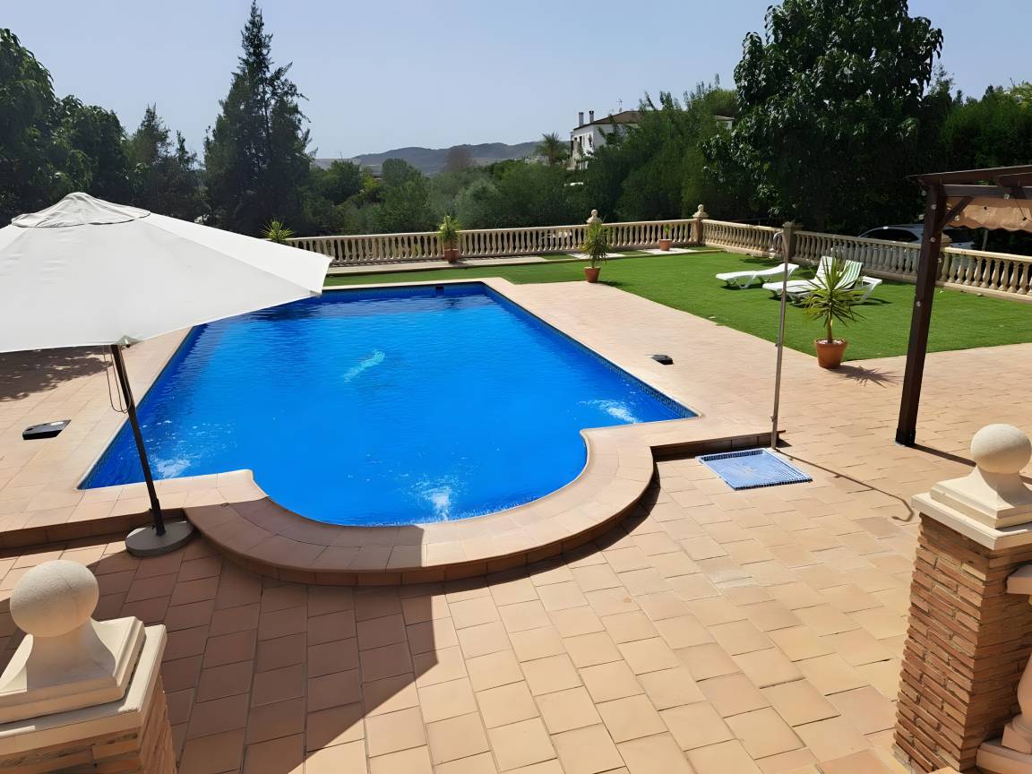 282 M² Villa ∙ 3 Habitaciones ∙ 6 Huéspedes - Brenes