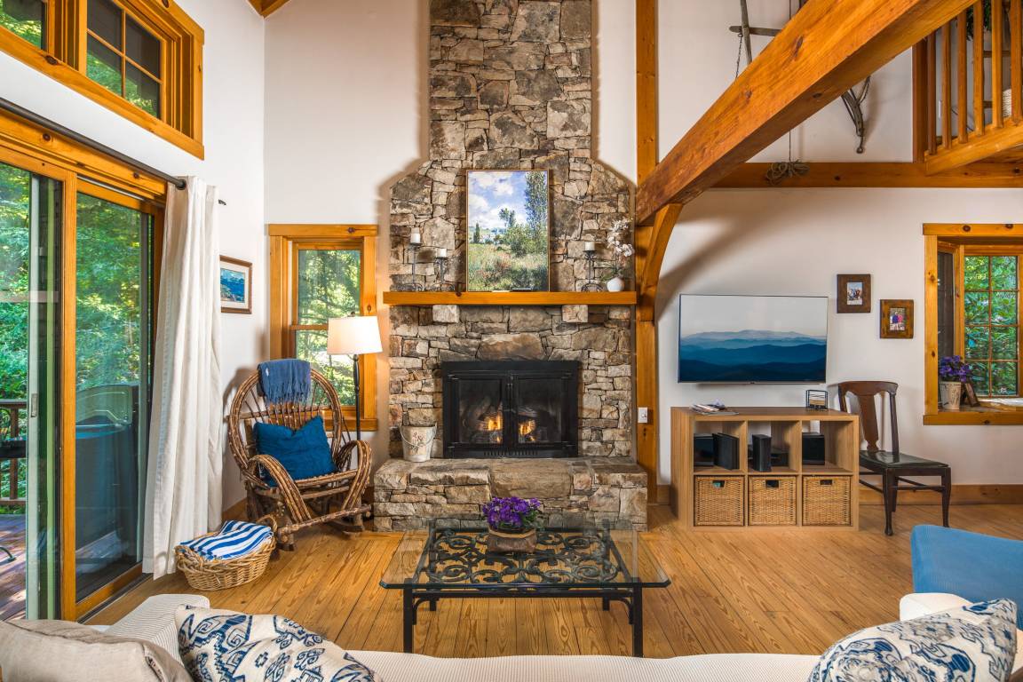 122 M² Cabin ∙ 2 Bedrooms ∙ 6 Guests - Boone, NC
