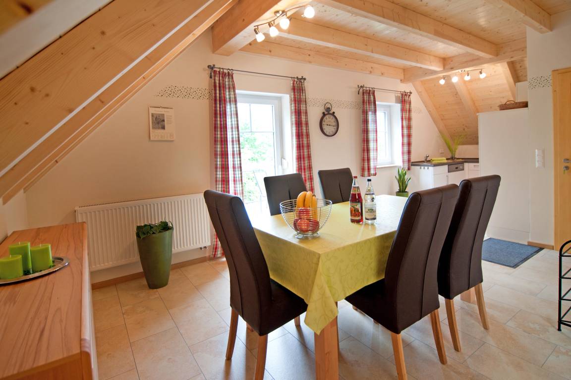 85 M² Ferienwohnung ∙ 2 Schlafzimmer ∙ 4 Gäste - Feuchtwangen