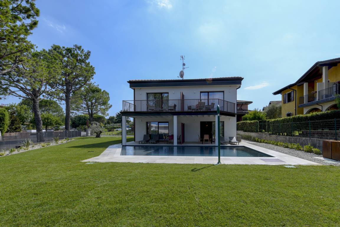 120 M² House ∙ 3 Bedrooms ∙ 6 Guests - Gardone Riviera