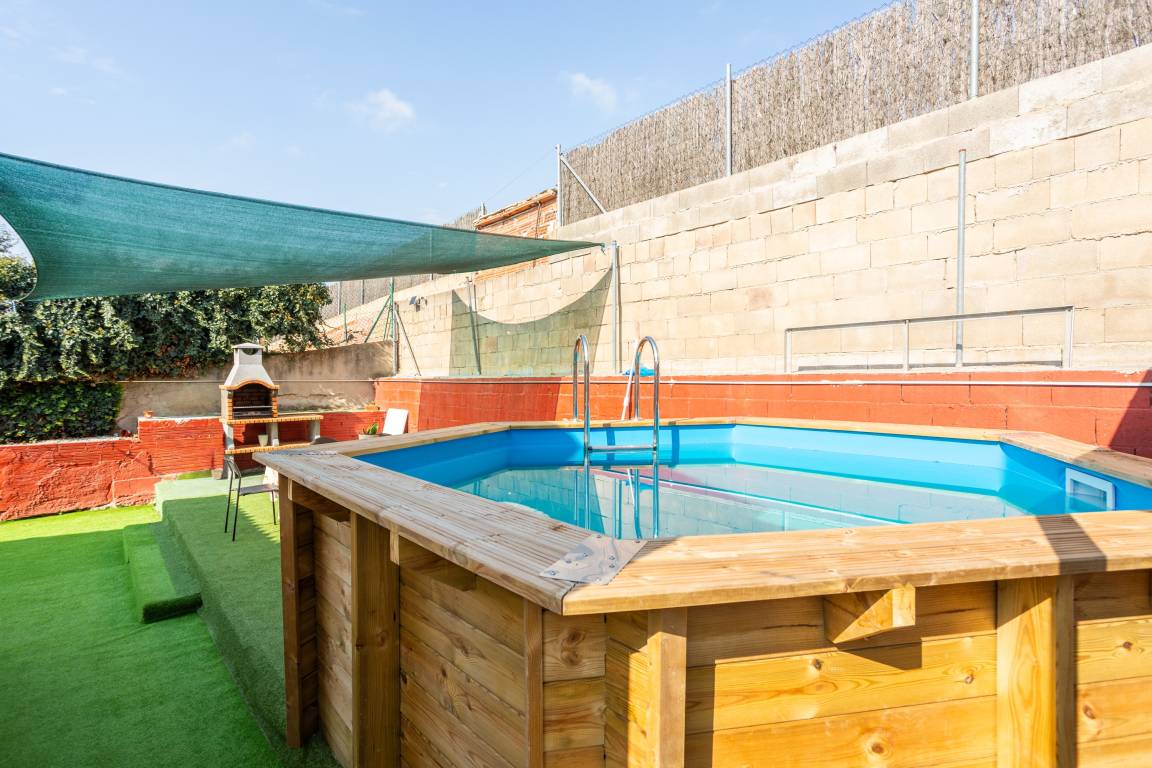 250 M² Casa ∙ 3 Habitaciones ∙ 6 Huéspedes - Santa Coloma de Farners