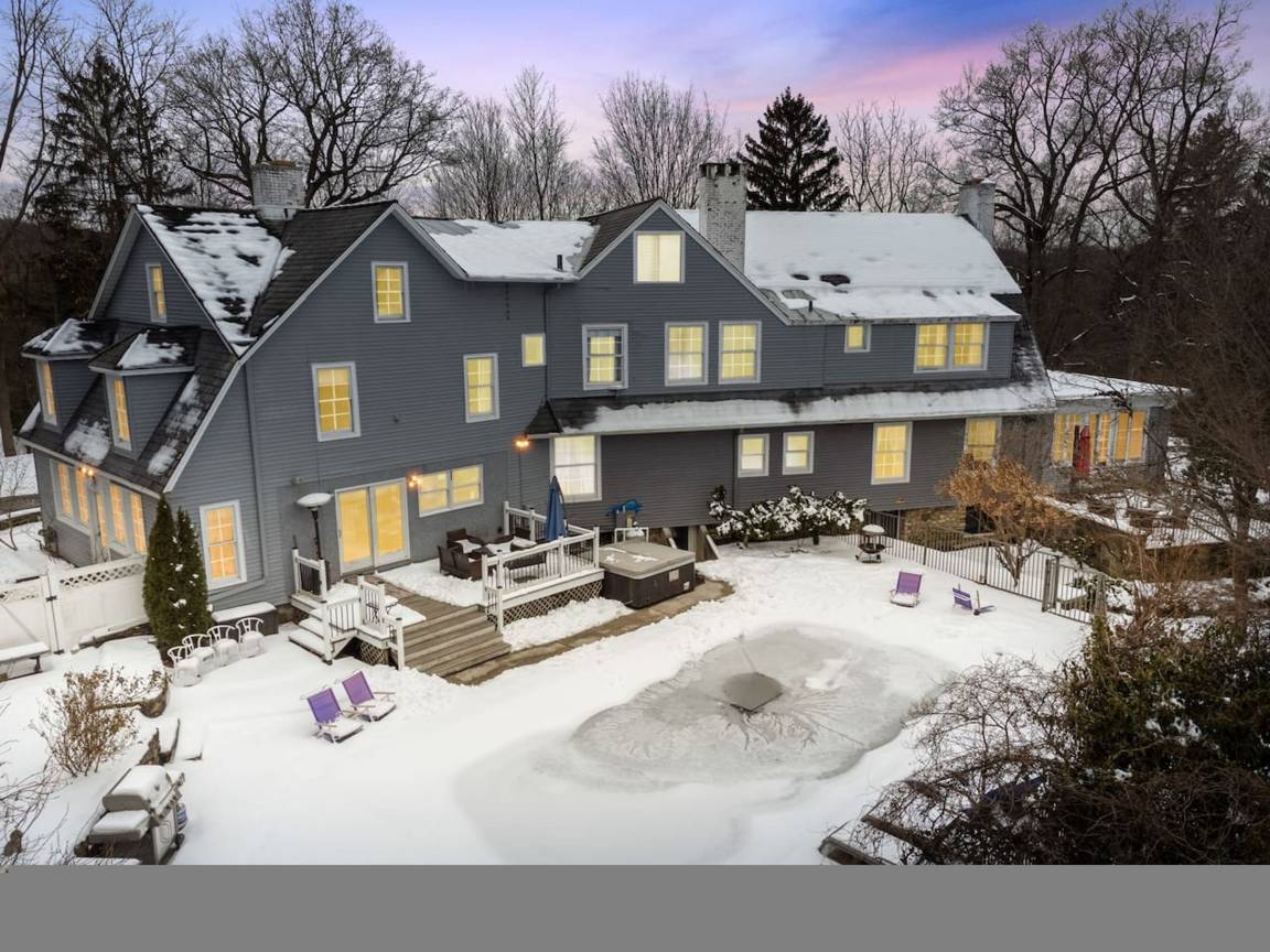 621 M² House ∙ 1 Bedroom ∙ 16 Guests - Beacon, NY