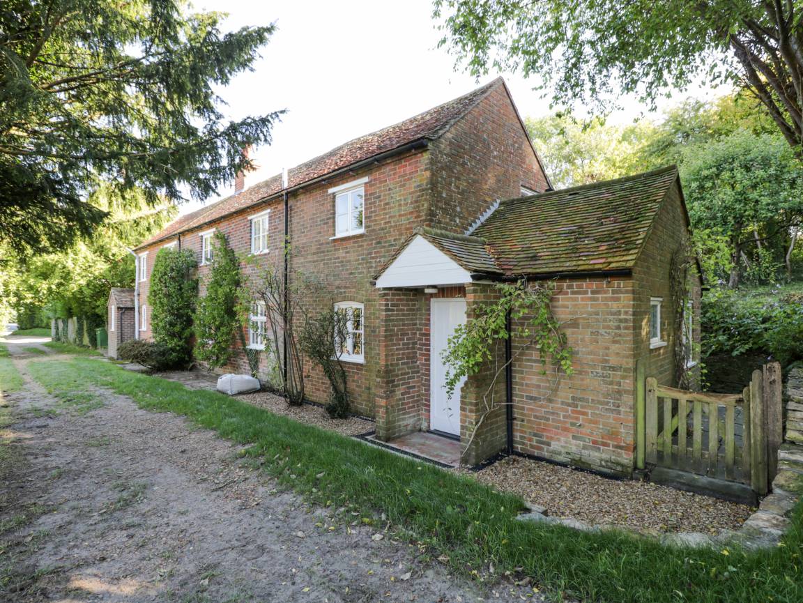 Cottage ∙ 4 Bedrooms ∙ 8 Guests - Didcot
