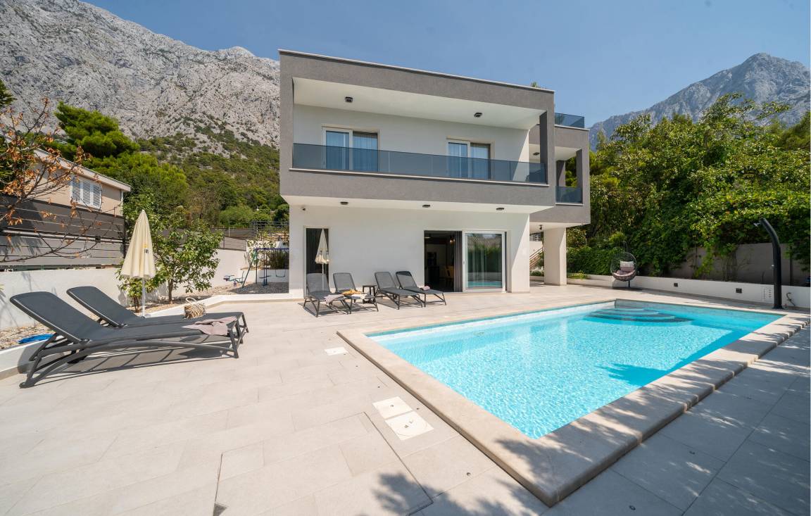 250 M² House ∙ 3 Bedrooms ∙ 6 Guests - Brela