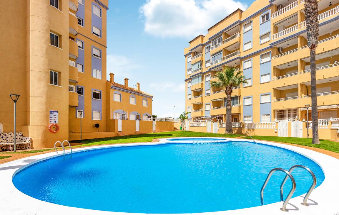 85 M² House ∙ 2 Bedrooms ∙ 4 Guests - Alicante