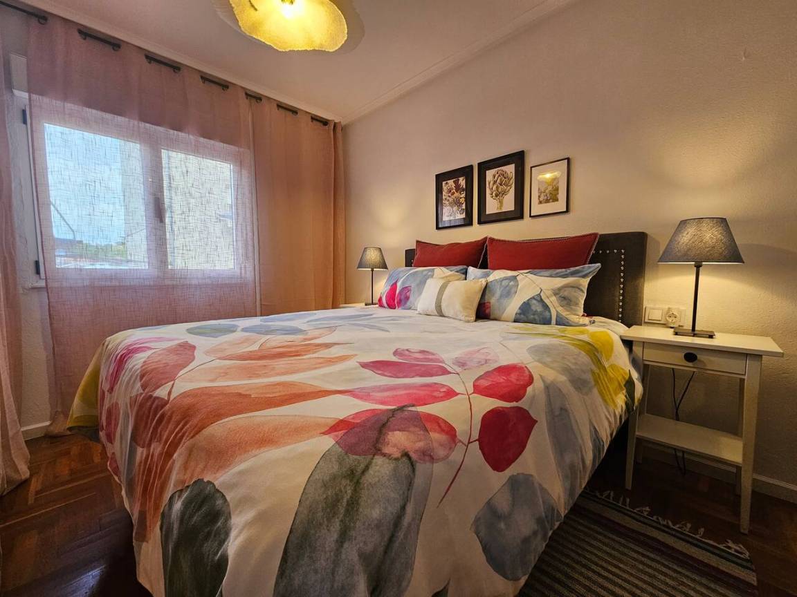 56 M² Apartamento ∙ 2 Habitaciones ∙ 3 Huéspedes - Oviedo
