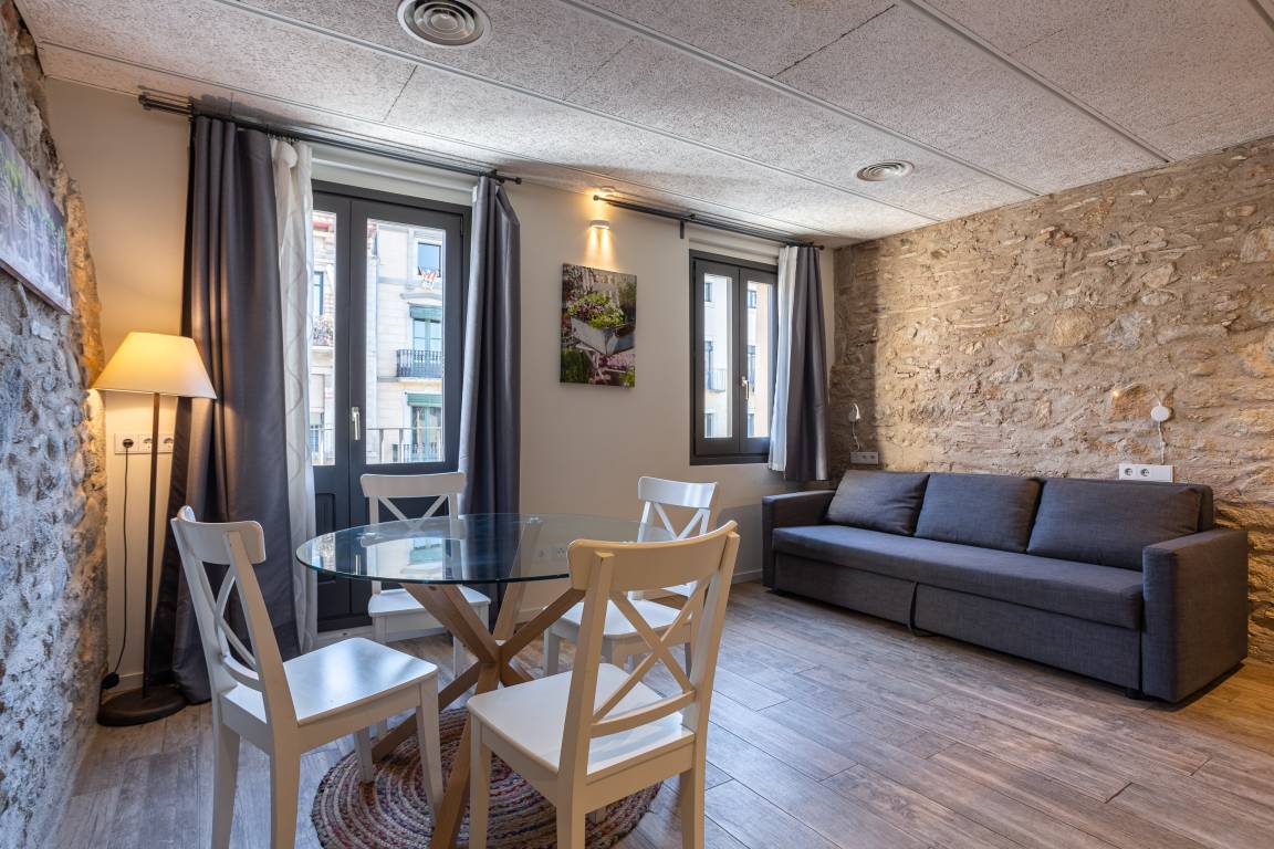 80 M² Aparthotel ∙ 2 Bedrooms ∙ 6 Guests - Girona