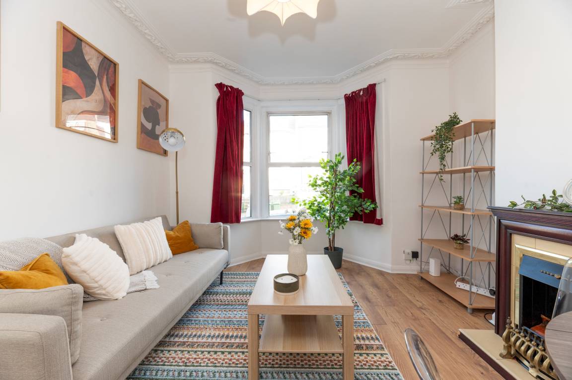 149 M² House ∙ 4 Bedrooms ∙ 9 Guests - London, UK