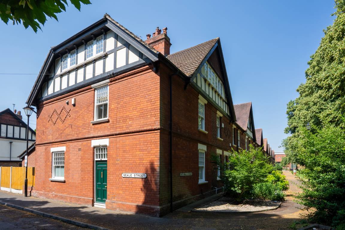 140 M² House ∙ 4 Bedrooms ∙ 8 Guests - Derby