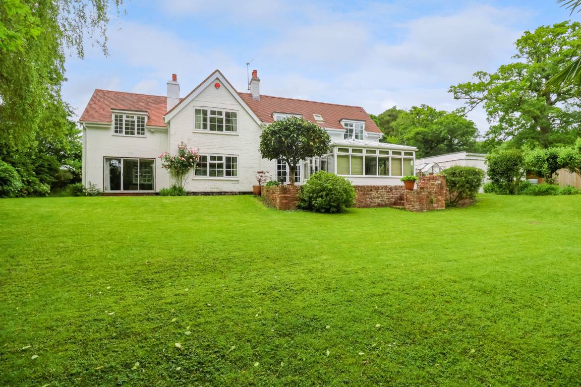 Cottage ∙ 4 Bedrooms ∙ 8 Guests - Brockenhurst