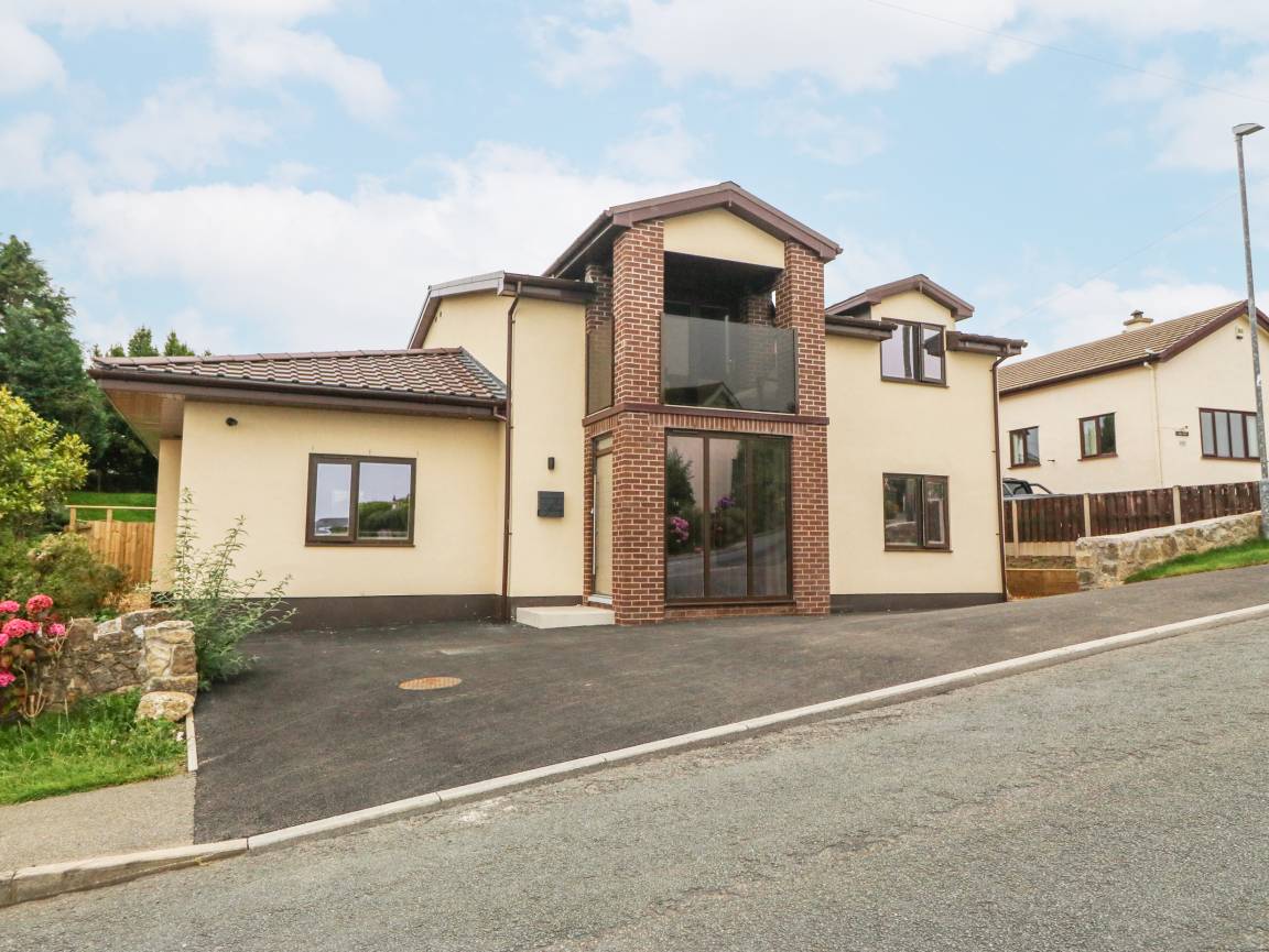 Cottage ∙ 5 Bedrooms ∙ 12 Guests - Moelfre