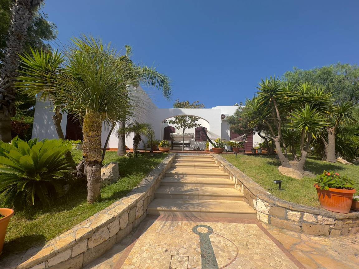 230 M² Villa ∙ 3 Bedrooms ∙ 5 Guests - Santa Cesarea Terme