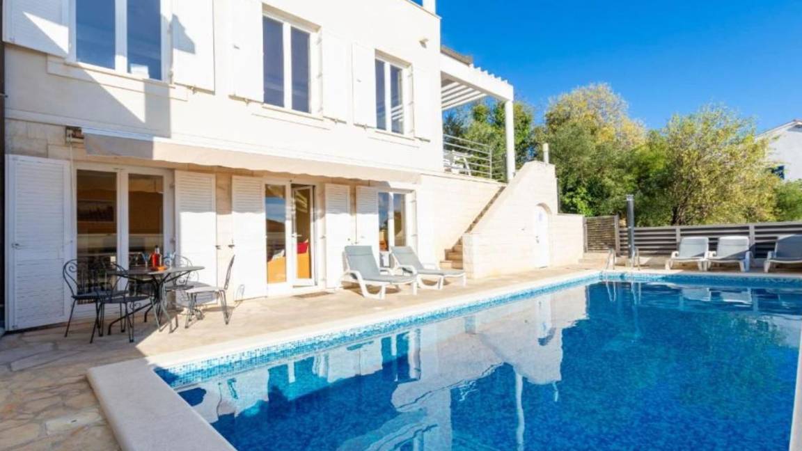 250 M² Ferienwohnung ∙ 7 Schlafzimmer ∙ 15 Gäste - Omiš