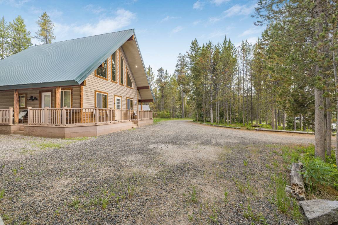 124 M² House ∙ 2 Bedrooms ∙ 8 Guests - Island Park, ID