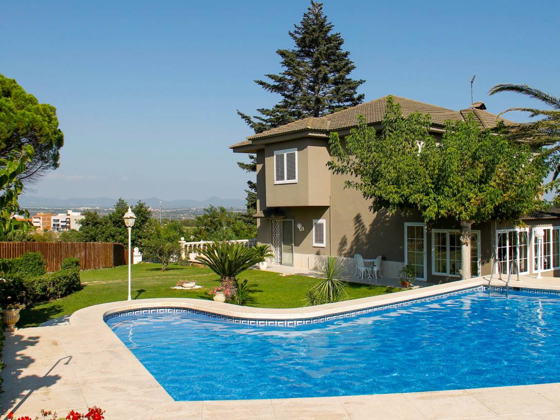220 M² Maison De Vacances ∙ 5 Chambres ∙ 13 Personnes - Alcover