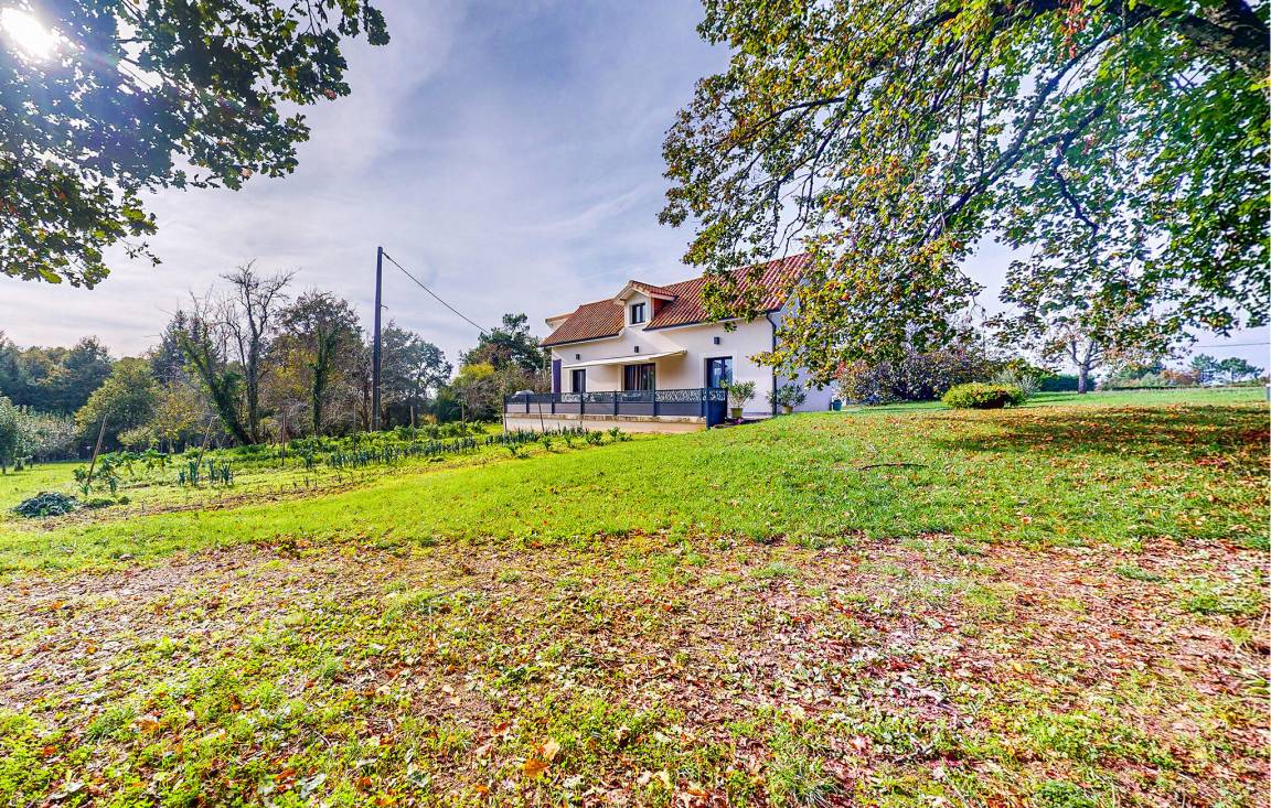 150 M² Maison De Vacances ∙ 4 Chambres ∙ 8 Personnes - Périgueux