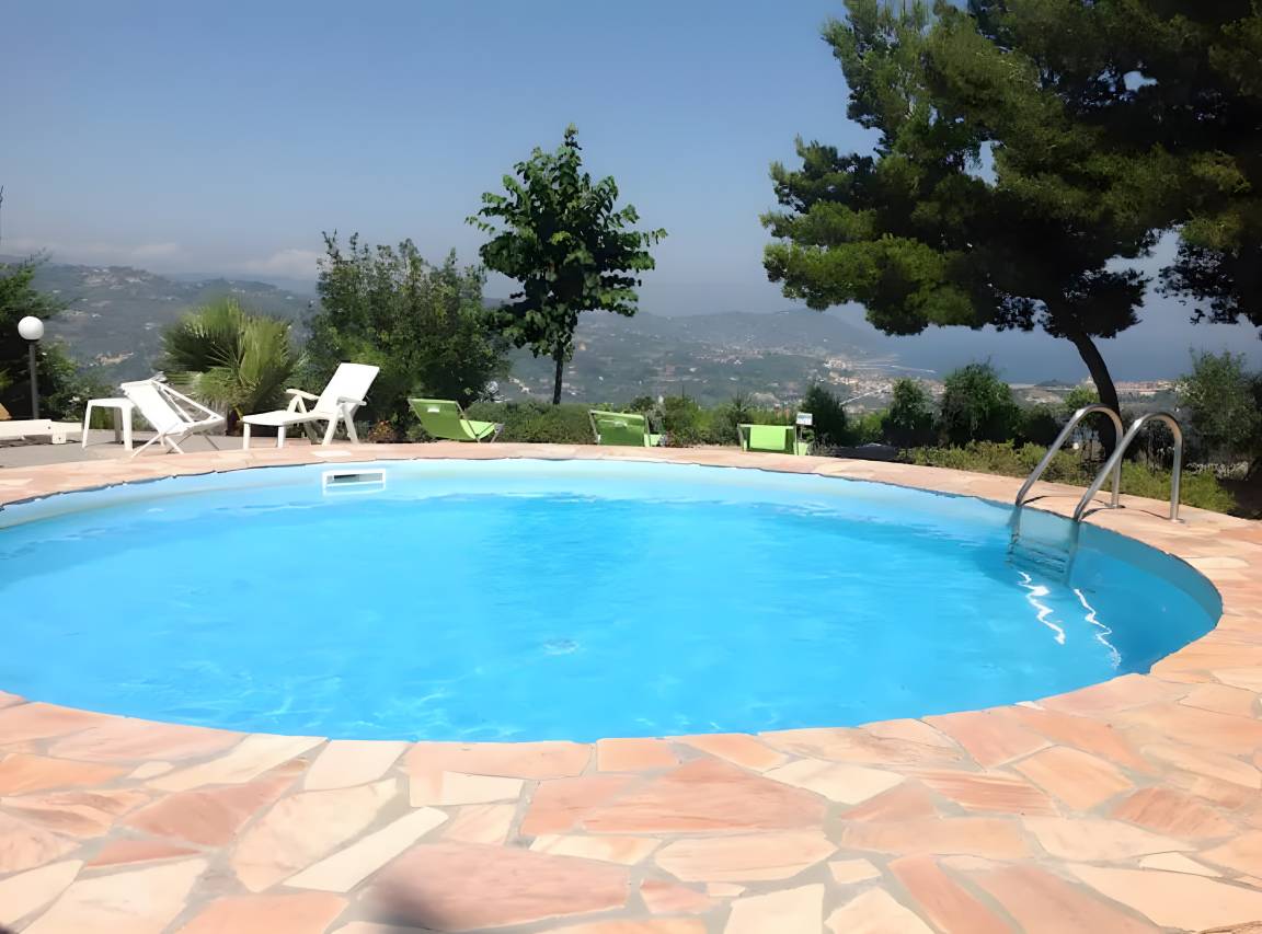 100 M² Apartment ∙ 3 Bedrooms ∙ 6 Guests - Imperia