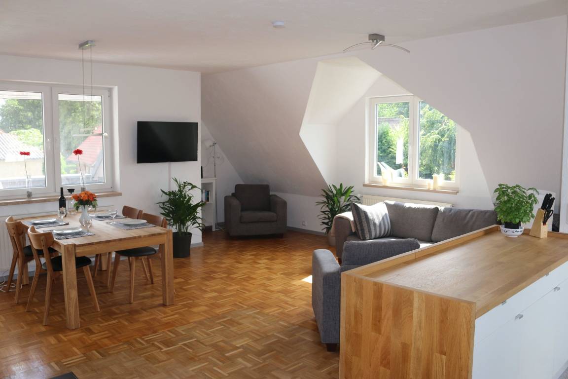 90 M² Ferienwohnung ∙ 2 Schlafzimmer ∙ 4 Gäste - Lüneburg