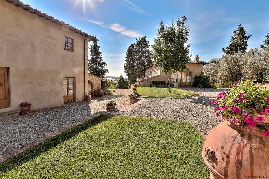 600 M² Farmhouse ∙ 13 Bedrooms ∙ 30 Guests - Florence