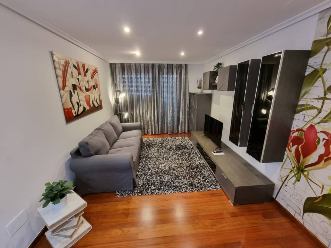 75 M² Apartamento ∙ 2 Habitaciones ∙ 3 Huéspedes - Torrelavega