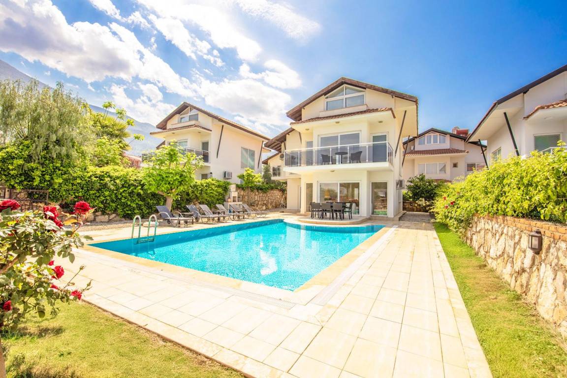 200 M² Villa ∙ 4 Bedrooms ∙ 9 Guests - Hisarönü