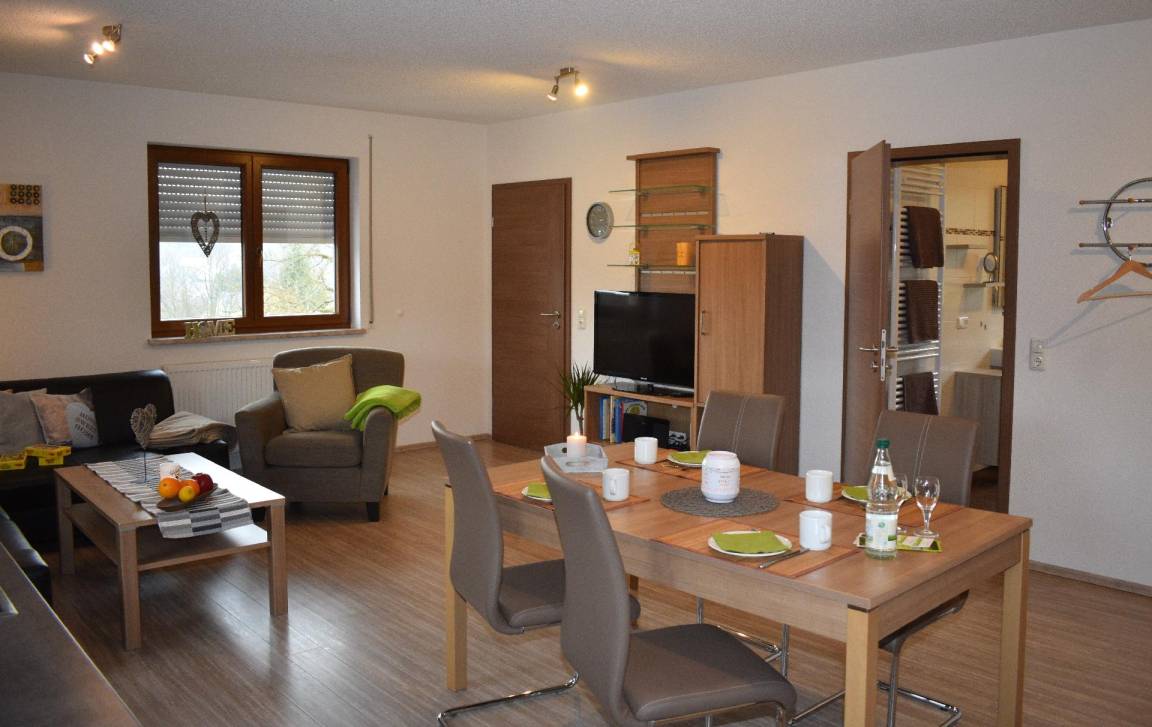 64 M² Ferienwohnung ∙ 2 Schlafzimmer ∙ 4 Gäste - Bad Brambach