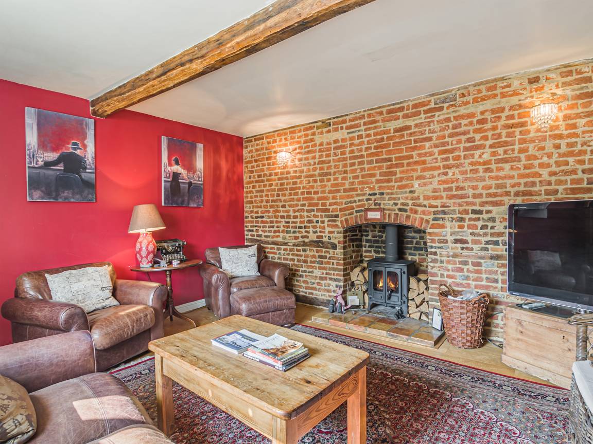 Cottage ∙ 4 Bedrooms ∙ 6 Guests - Beccles