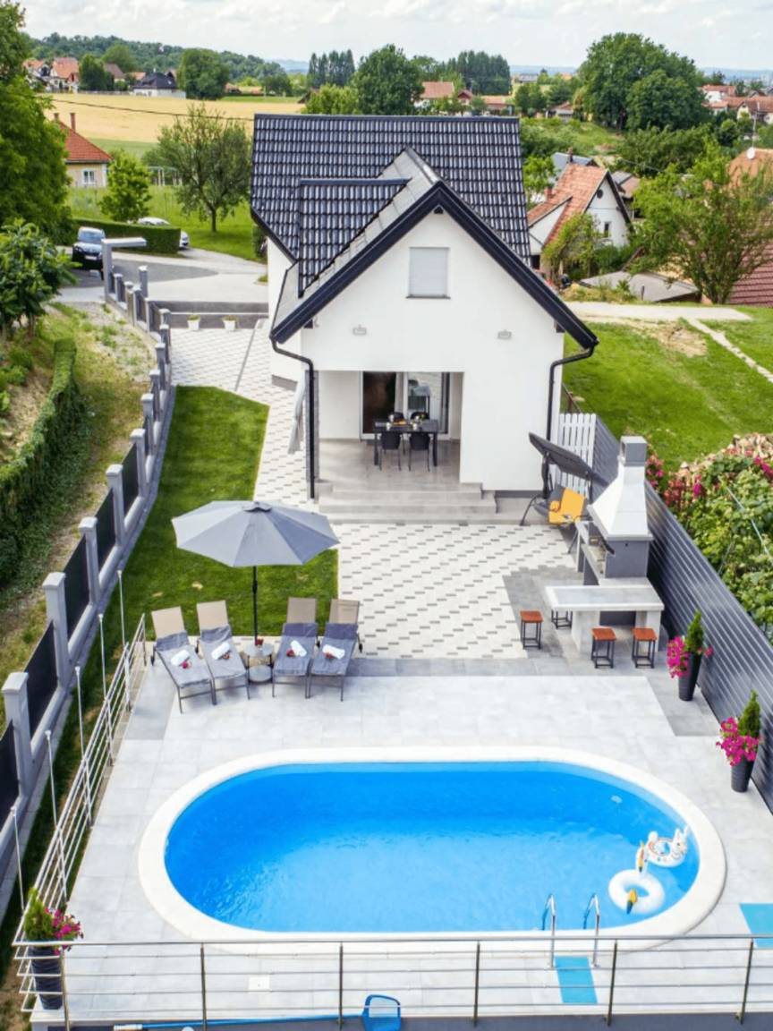 110 M² House ∙ 2 Bedrooms ∙ 6 Guests - Varaždin