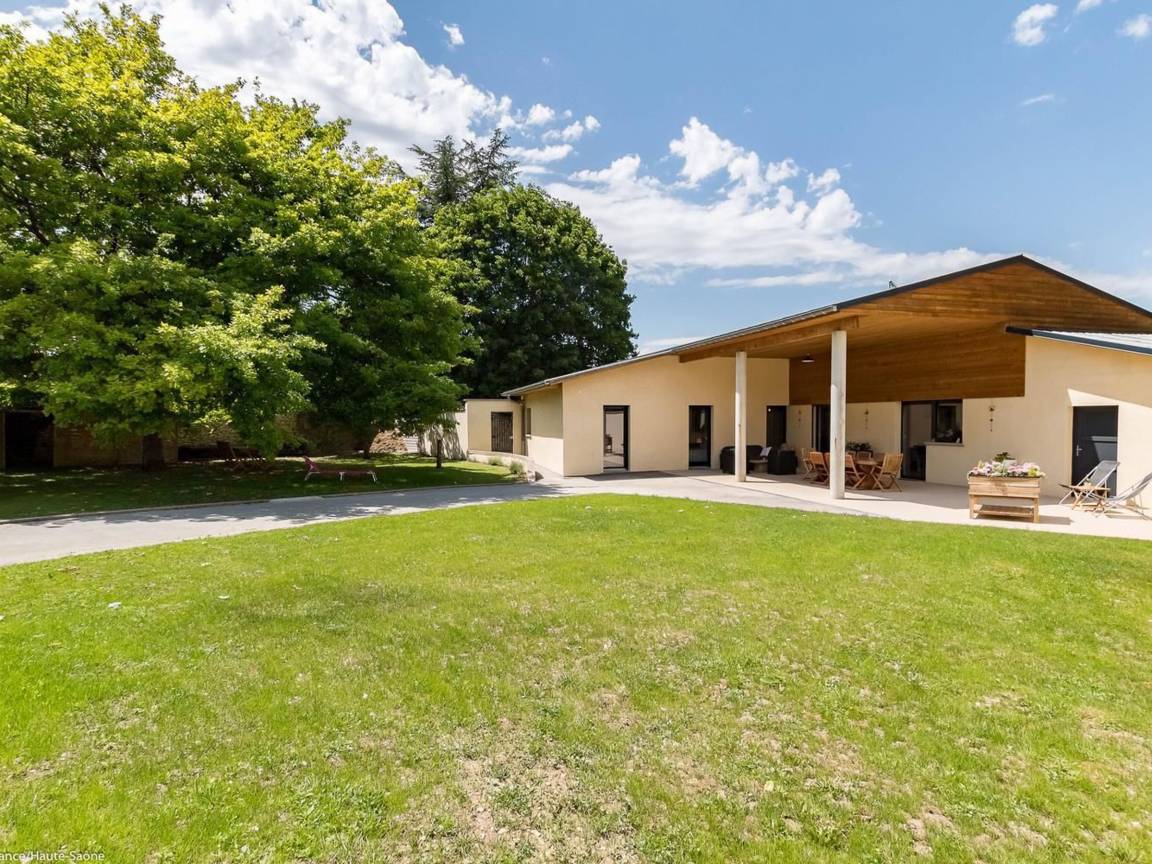 200 M² Cottage ∙ 4 Slaapkamers ∙ 10 Gasten - Besançon
