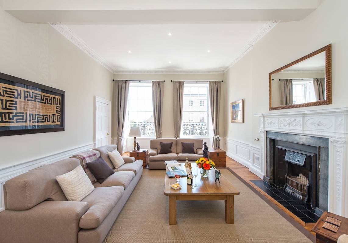 212 M² Huoneisto ∙ 3 Makuuhuonetta ∙ 6 Vierasta - Edinburgh