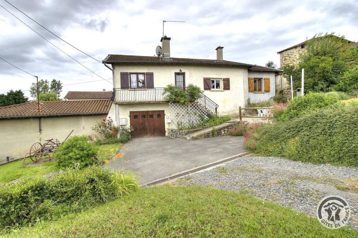 98 M² Gîte ∙ 3 Chambres ∙ 6 Personnes - Messimy