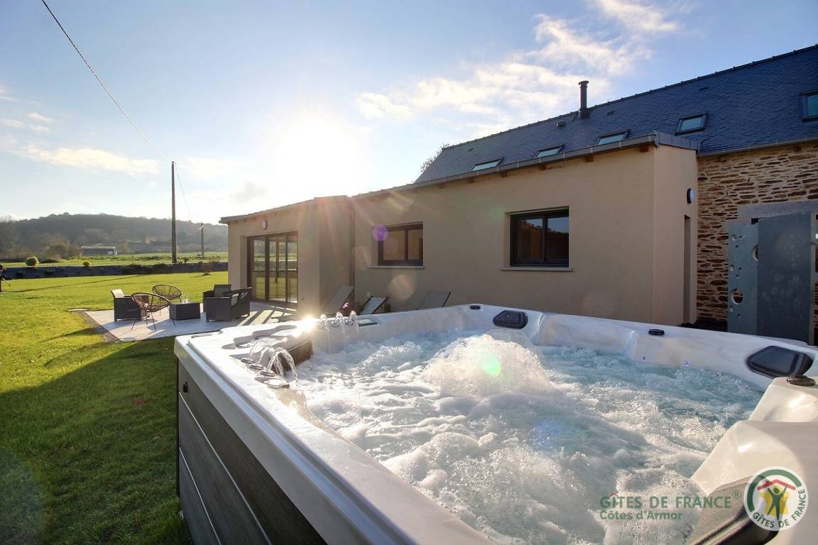200 M² Gîte ∙ 3 Chambres ∙ 6 Personnes - Lamballe