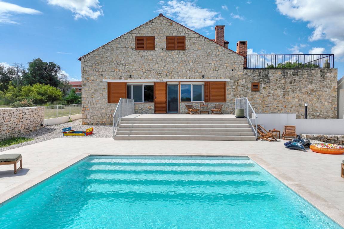 480 M² House ∙ 5 Bedrooms ∙ 10 Guests - Zadar