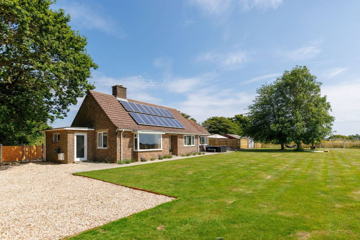 139 M² Bungalow ∙ 3 Bedrooms ∙ 8 Guests - East Wittering