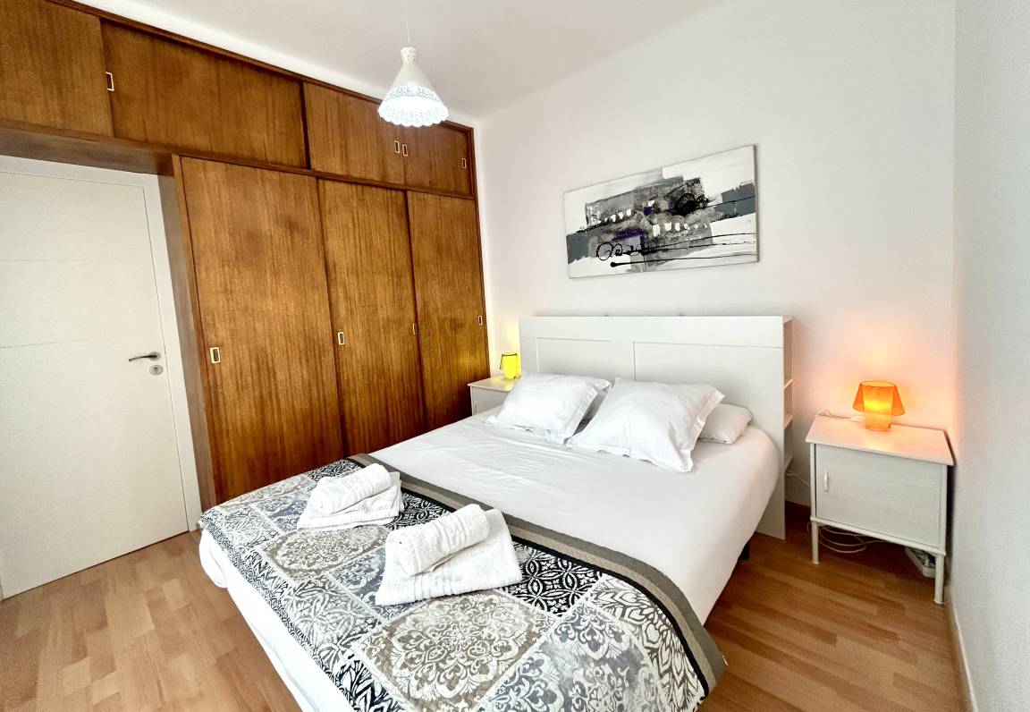 75 M² Apartment ∙ 4 Bedrooms ∙ 4 Guests - Barcelona