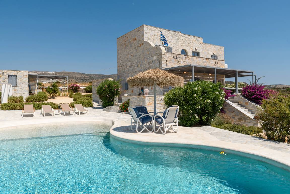 140 M² House ∙ 3 Bedrooms ∙ 6 Guests - Paros