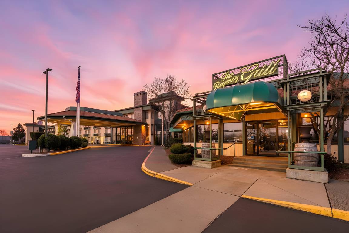 Hotel ∙ 1 Bedroom ∙ 4 Guests - Medford, OR