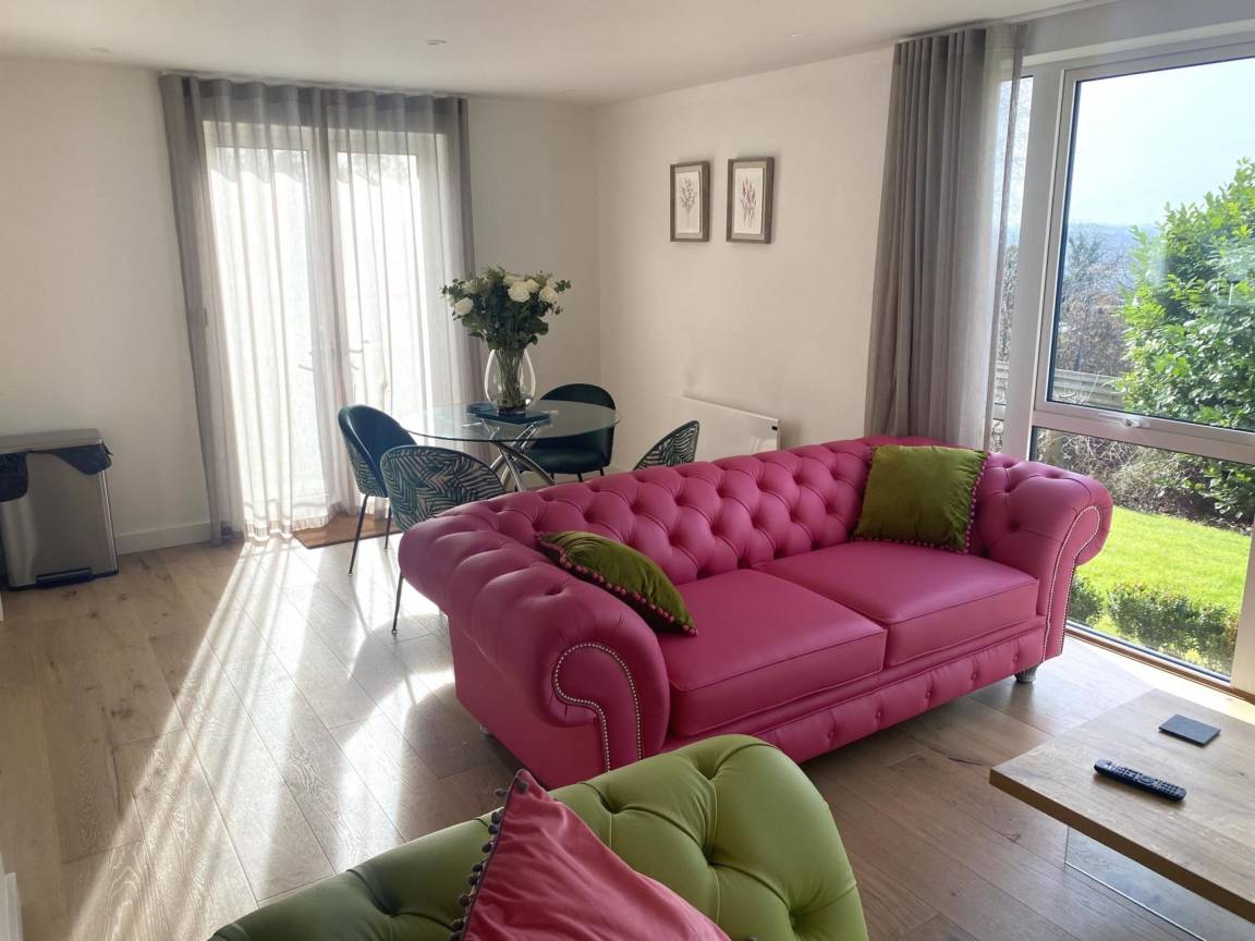 90 M² Ferienwohnung ∙ 2 Schlafzimmer ∙ 4 Gäste - Bath