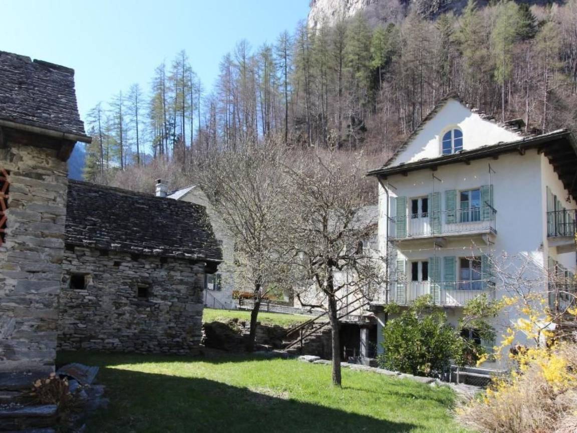 220 M² Ferienhaus ∙ 6 Schlafzimmer ∙ 12 Gäste - Sonogno