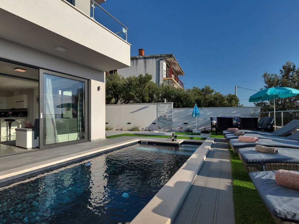 160 M² Ferienhaus ∙ 3 Schlafzimmer ∙ 6 Gäste - Promajna