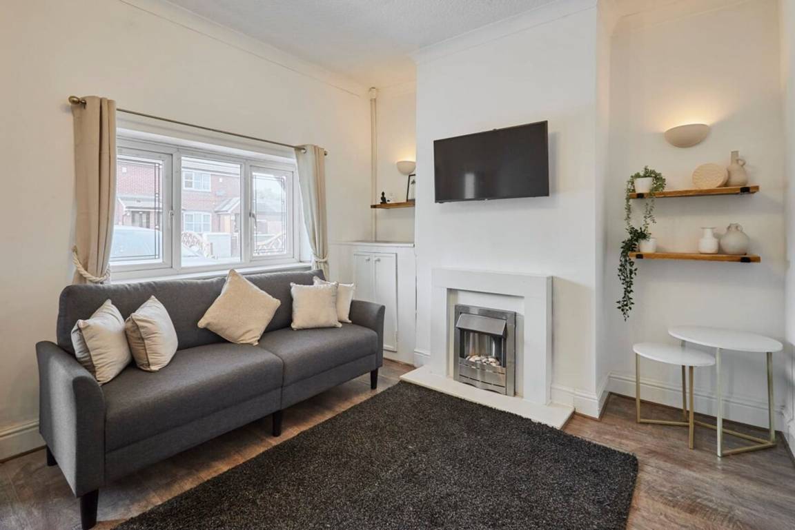 House ∙ 2 Bedrooms ∙ 4 Guests - Warrington