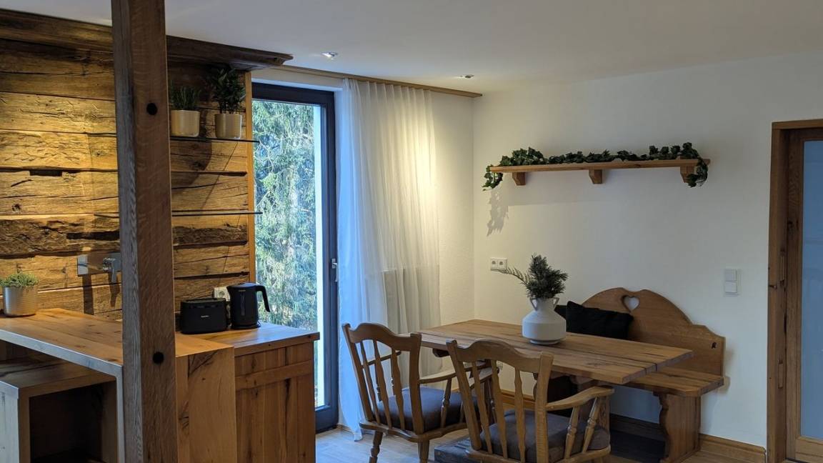 50 M² Ferienwohnung ∙ 1 Schlafzimmer ∙ 3 Gäste - Bad Neustadt an der Saale