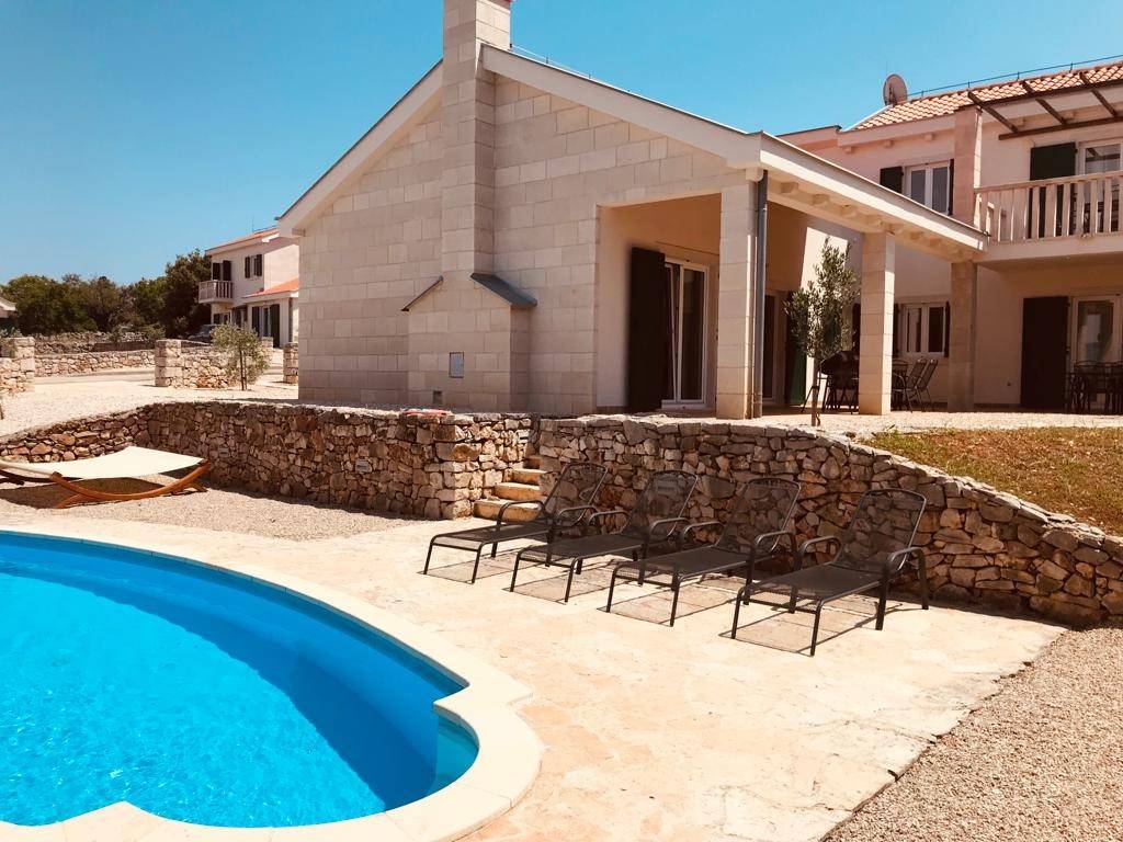 220 M² Villa ∙ 4 Bedrooms ∙ 10 Guests - Bol