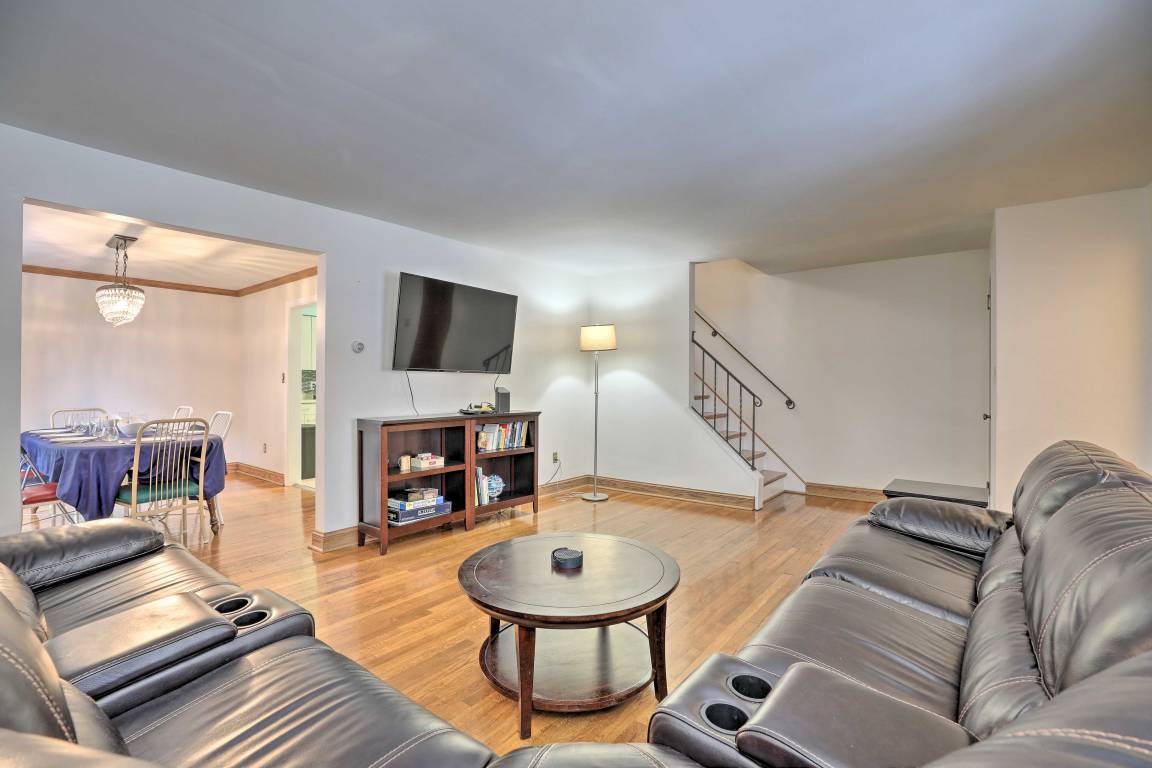 157 M² Apartment ∙ 4 Bedrooms ∙ 8 Guests - Monroeville, PA