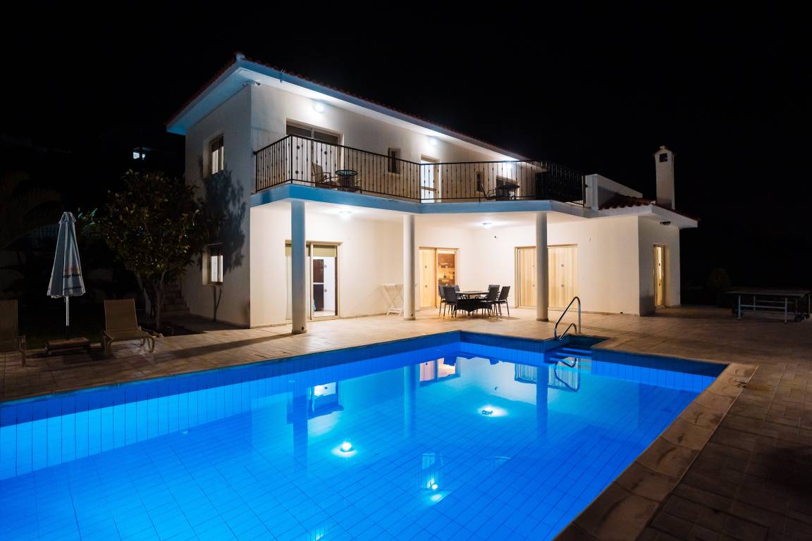 200 M² Villa ∙ 3 Bedrooms ∙ 6 Guests - Кисонерга