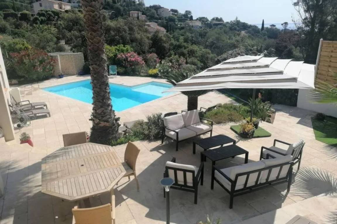 300 M² Ferienhaus ∙ 8 Schlafzimmer ∙ 14 Gäste - Saint-Raphaël