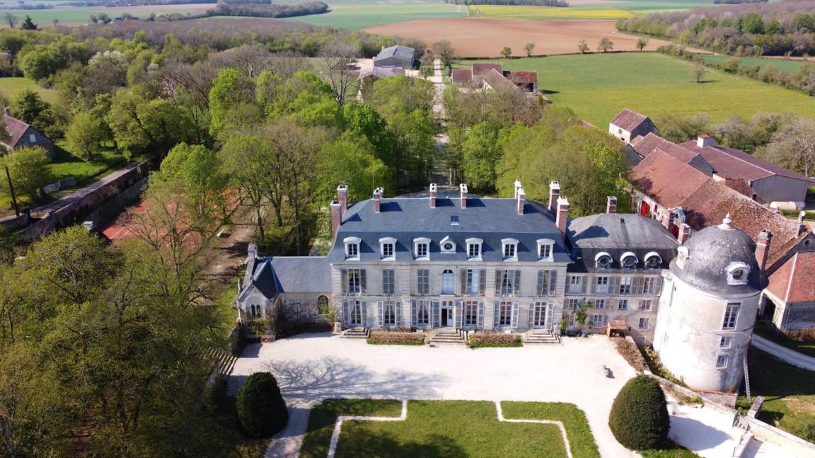 2000 M² Château ∙ 12 Chambres ∙ 25 Personnes - Yonne