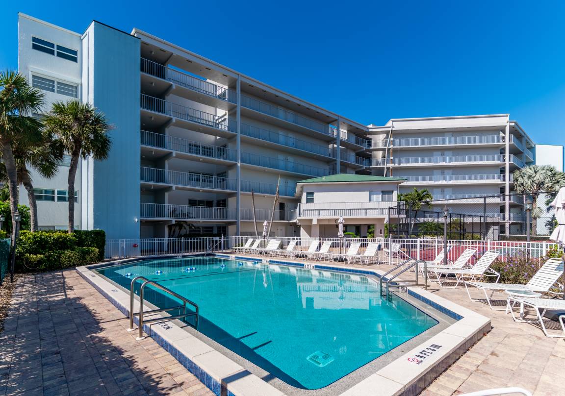 Condo ∙ 2 Bedrooms ∙ 4 Guests - Marco Island, FL